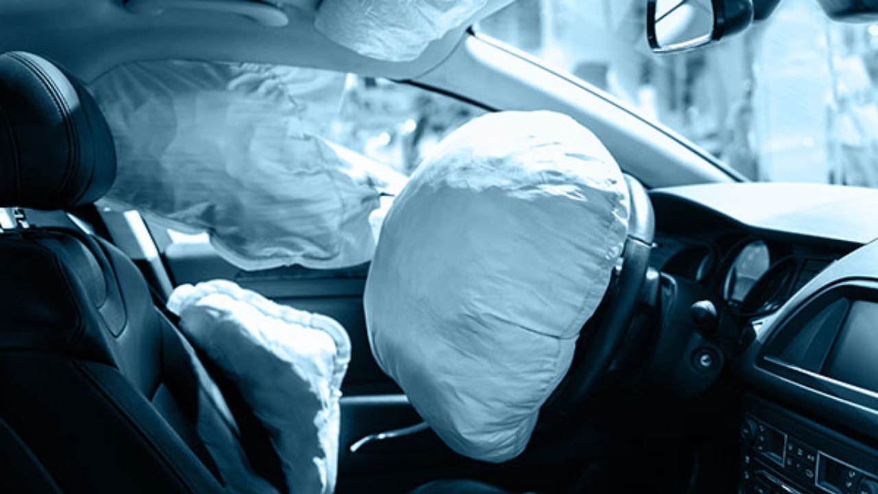 Air Bag Danger: ప్రాణాలు కాపాడాల్సిన ఎయిర్ బ్యాగ్.. చిన్నారి ప్రాణం ...