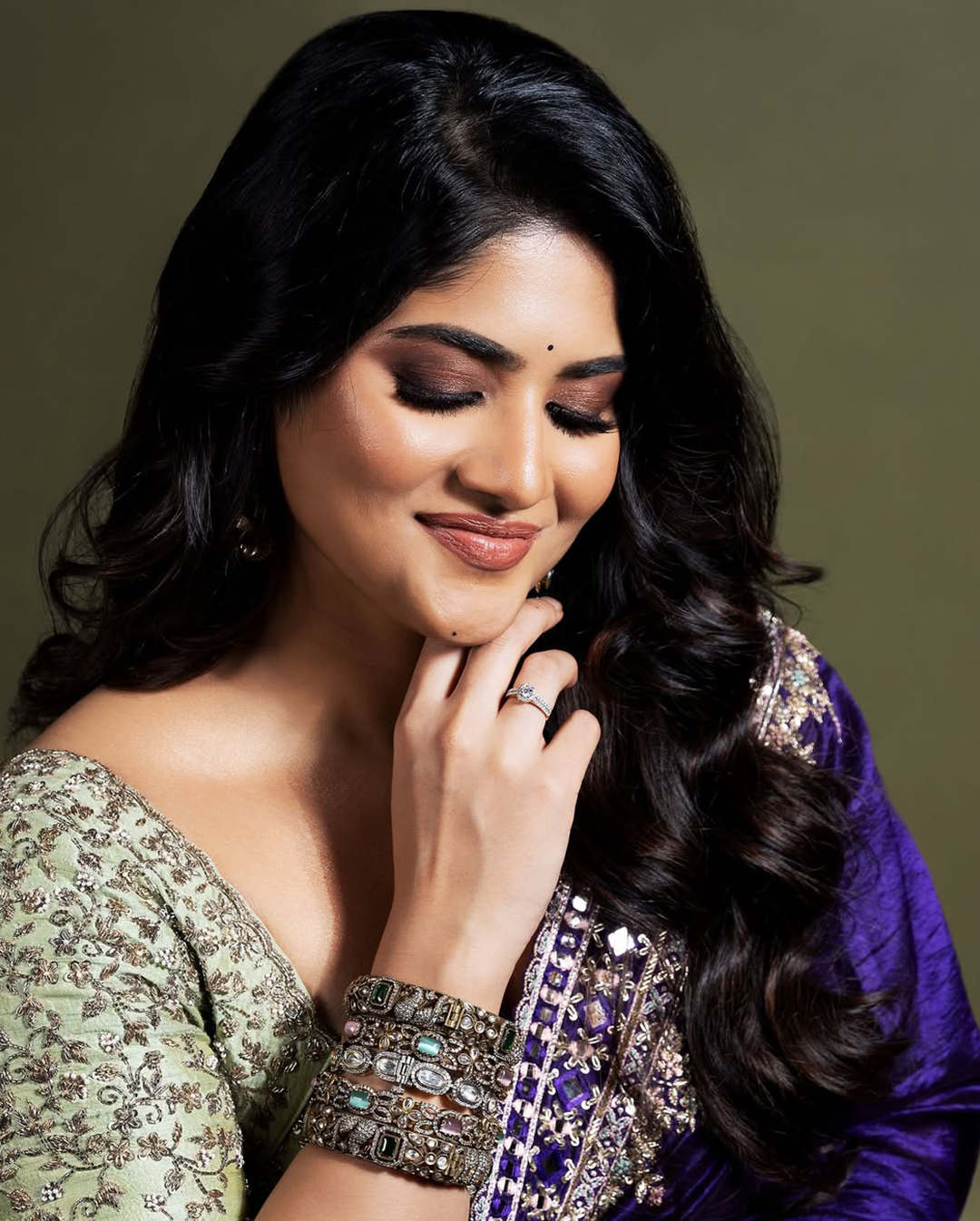 Megha Akash| చీరకట్టులో కుందనపు బొమ్మలా మెరిసిపోతున్న మేఘా ఆకాష్..