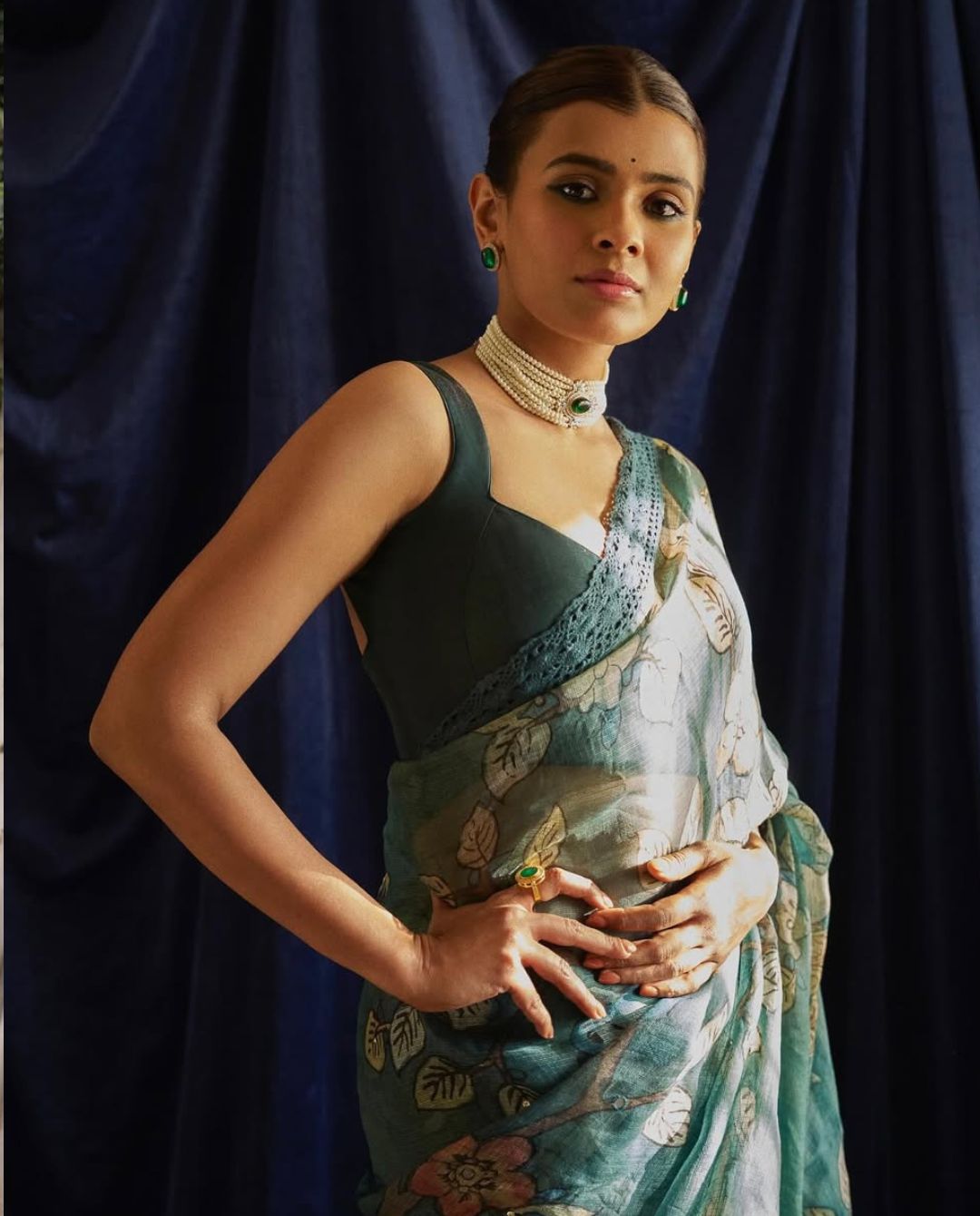 Hebba Patel : శారీలో క్యూట్ అందాలతో అబ్బా అనిపిస్తున్న హెబ్బా.. కుర్రకారుకు ఫిదా... - BigTvLive