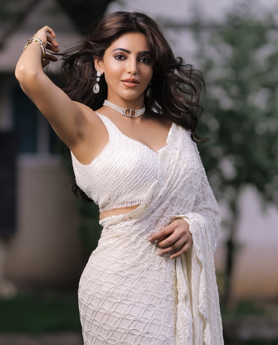 Athulya Ravi: అబ్బా.. ఏముందిరా బాబు.. తెల్ల చీరలో మీటర్ బ్యూటీ ఘాటు ఫోజులు