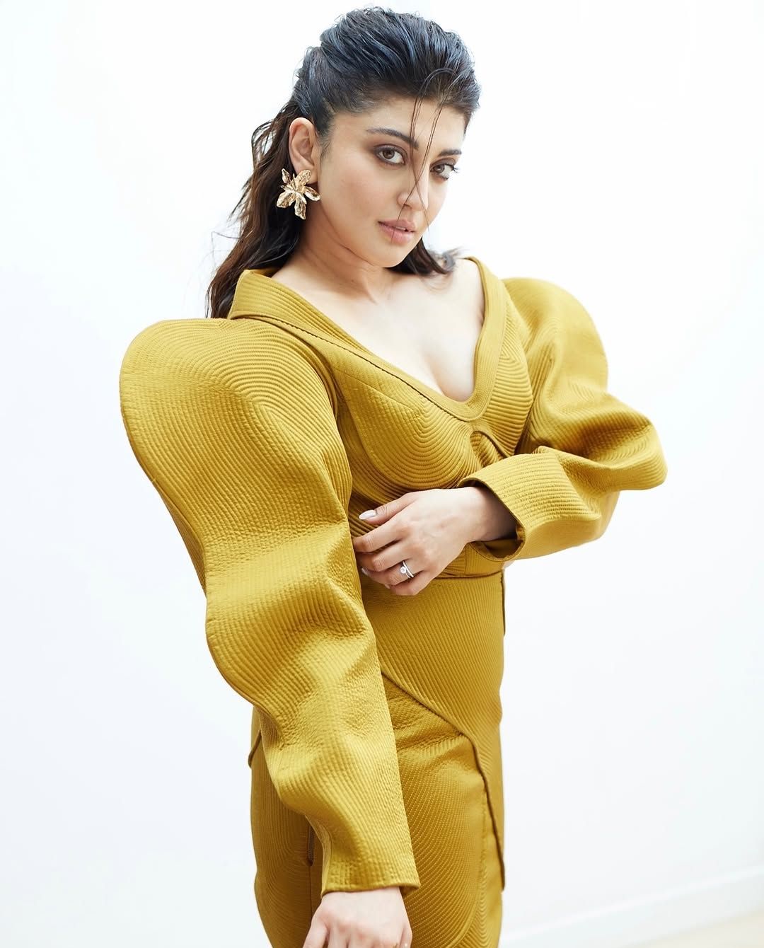 Pranitha Subhash: చూపులతోనే చంపేస్తున్న అందాల రాక్షసి.. ఇద్దరు పిల్లల ...